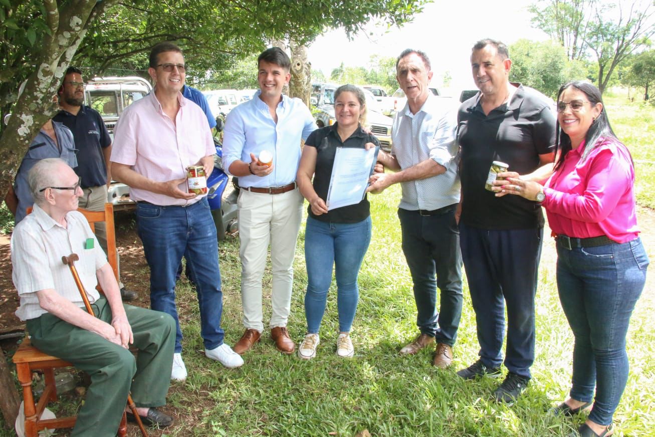 De la Chacra a la Mesa: mujeres que producen y colaboran con la ...