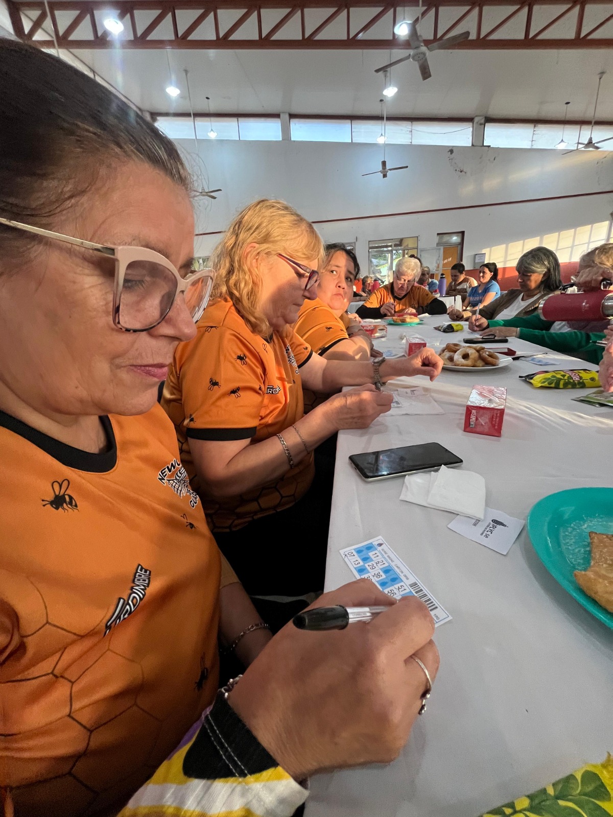 Los abuelos de Guaraní se divirtieron con el Bingo del Mateando - Radio News Misiones 89.5 Mhz