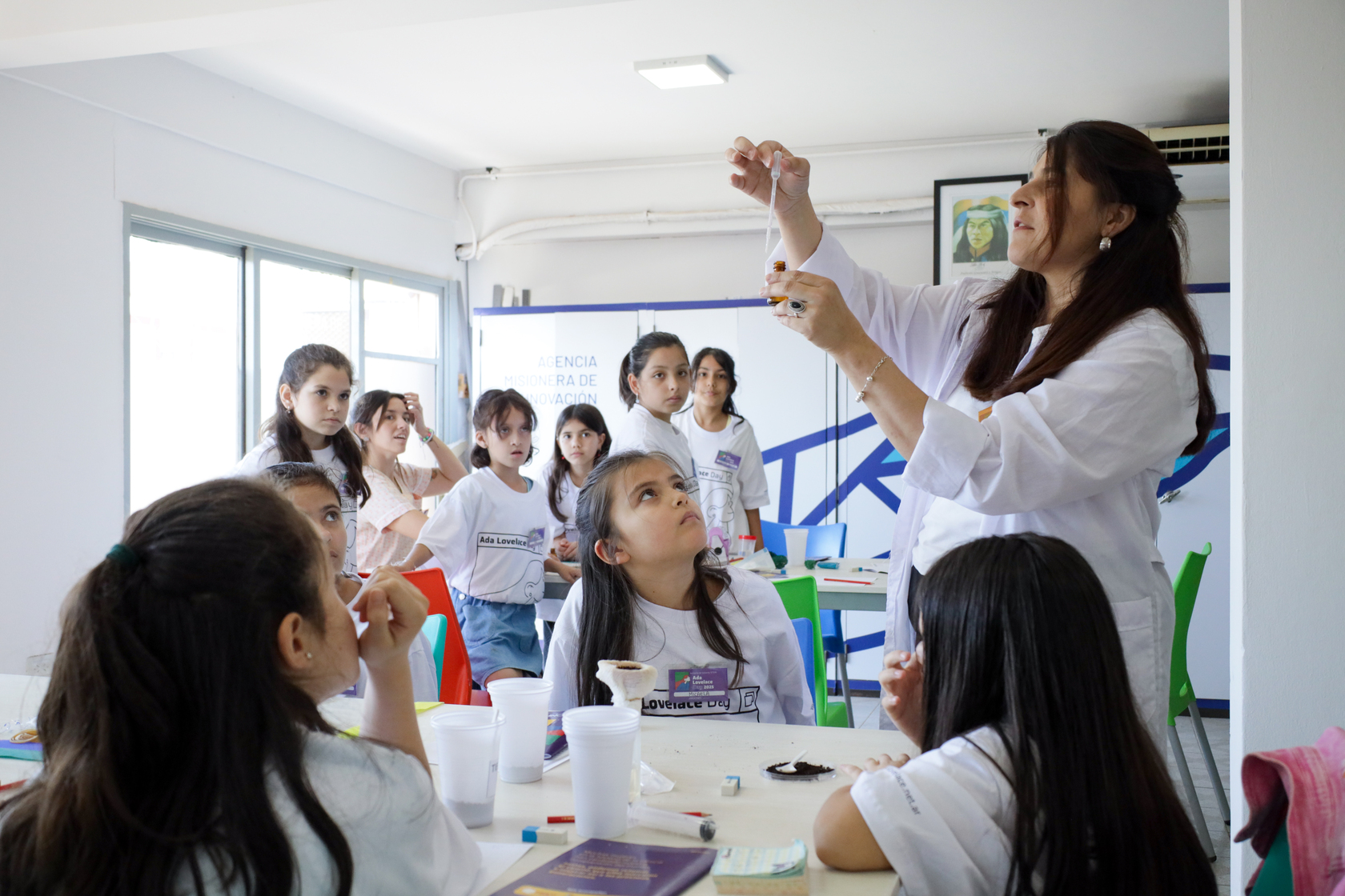 Talleres STEM para niñas: la Agencia de Innovación celebró a Ada ...
